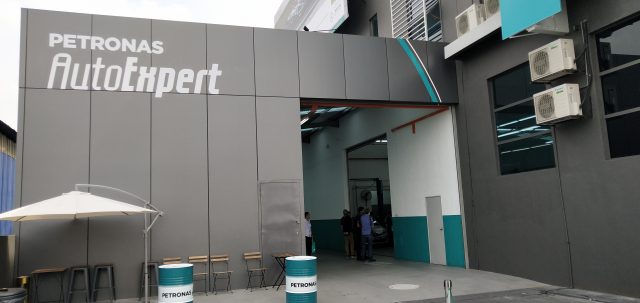 Pusat AutoExpert Petronas Pertama Dibuka Di Malaysia! - BikesRepublic.com