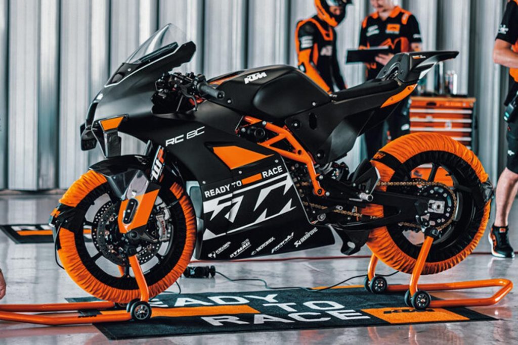 FIRST LOOK: 2023 KTM RC 8C - BikesRepublic.com