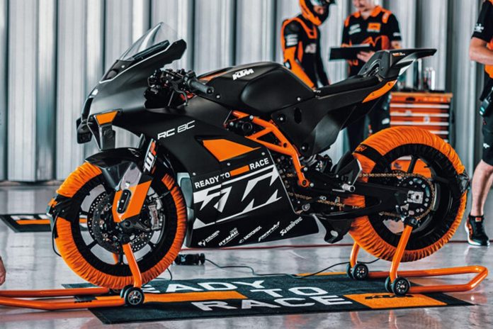 FIRST LOOK: 2023 KTM RC 8C - BikesRepublic.com