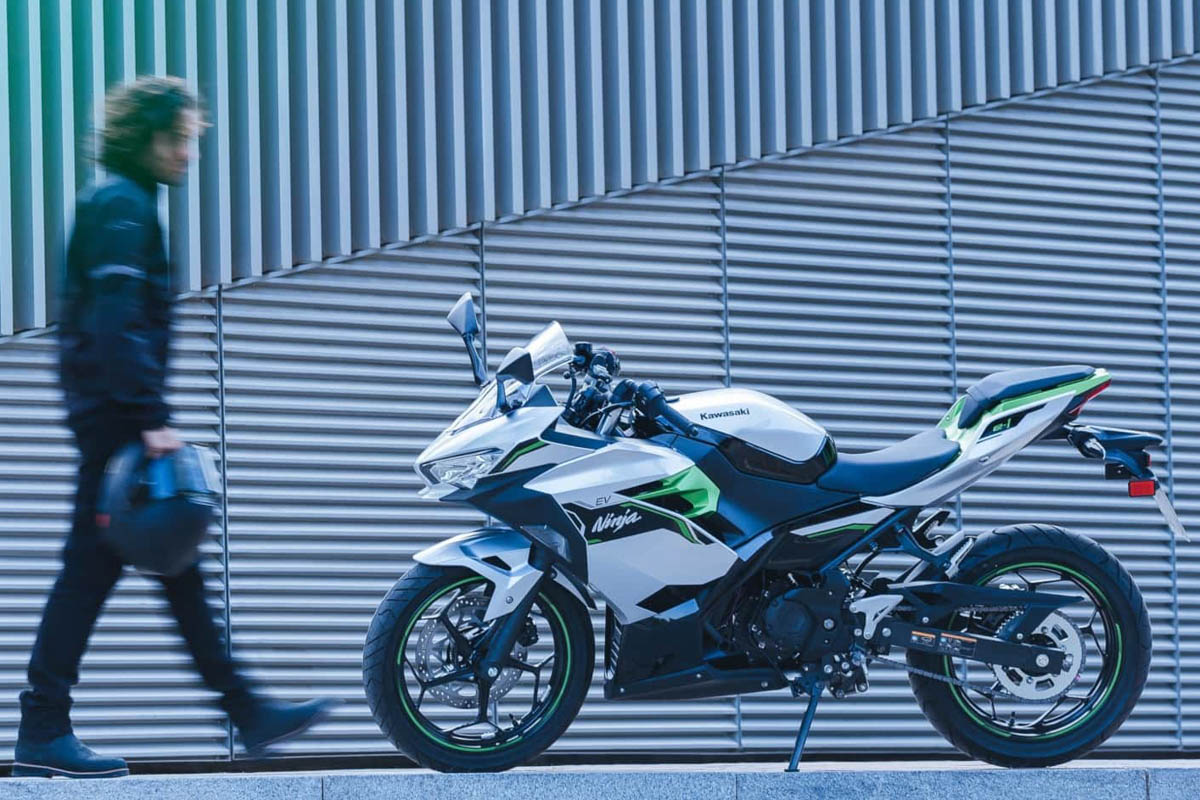 kawasaki-ninja-e-1-z-e-1-2024-1 - BikesRepublic.com