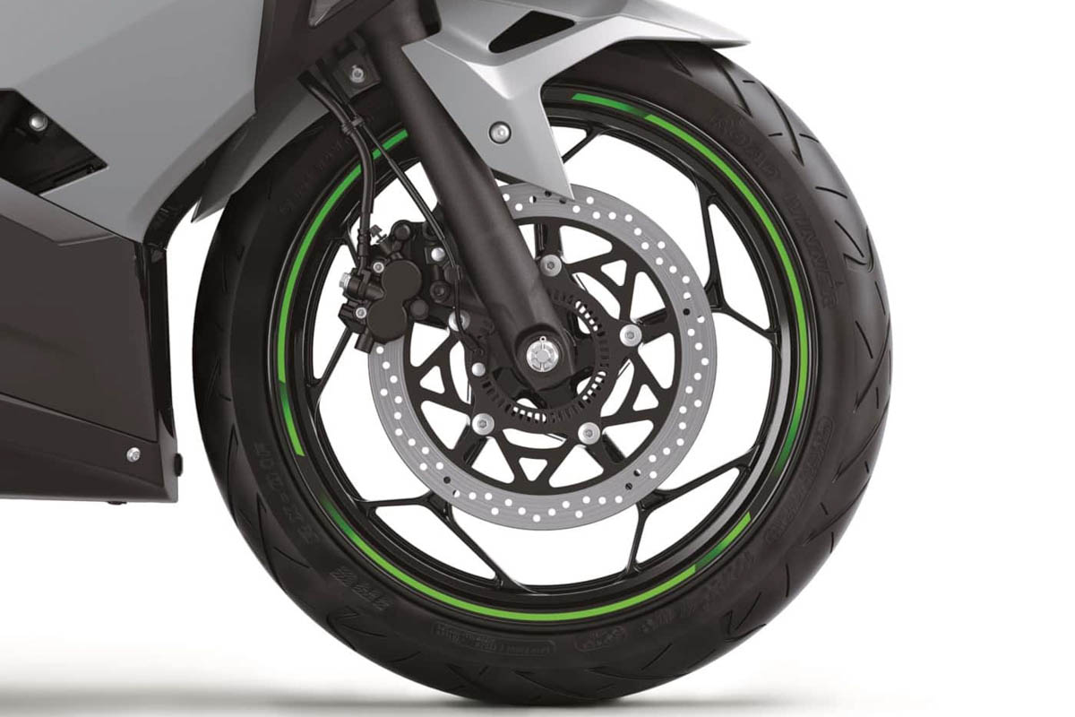 kawasaki-ninja-e-1-z-e-1-2024-17 - BikesRepublic.com